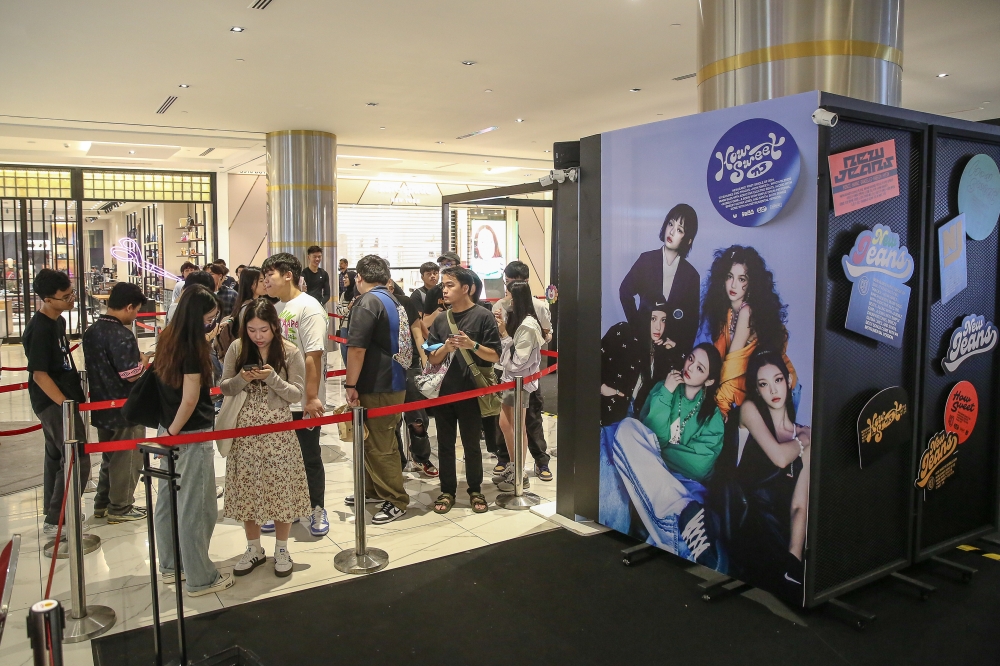 From NewJeans T-shirts to Jennie's sunnies: Why K-pop fans are obsessed ...