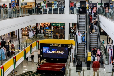 ‘First-timer and busybody’ visitors hunt for bargains as Muslim ...