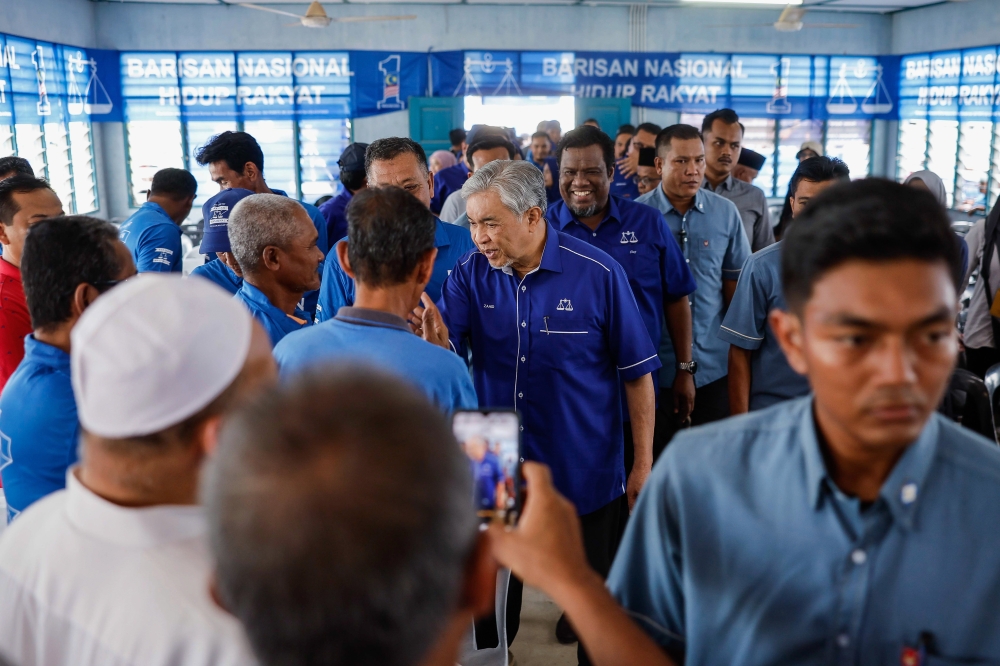 Zahid: Umno issues RM100m claim against Rembia rep for PAS defection ...