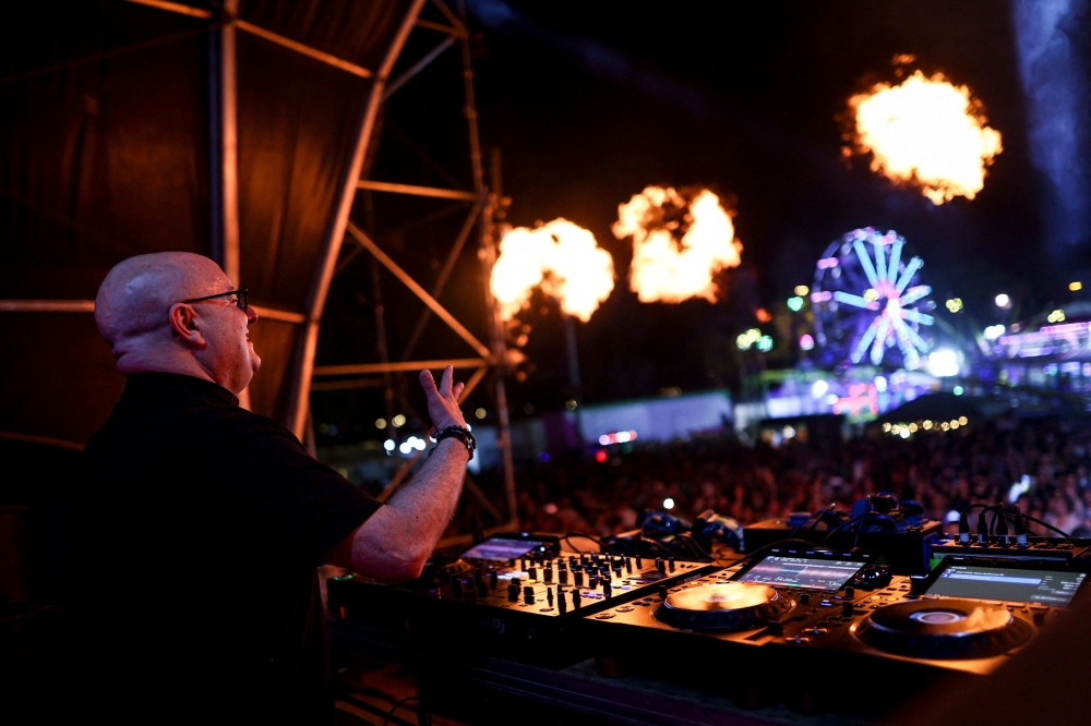 Dropping the beats for God : Portugal's star DJ priest goes from altar ...