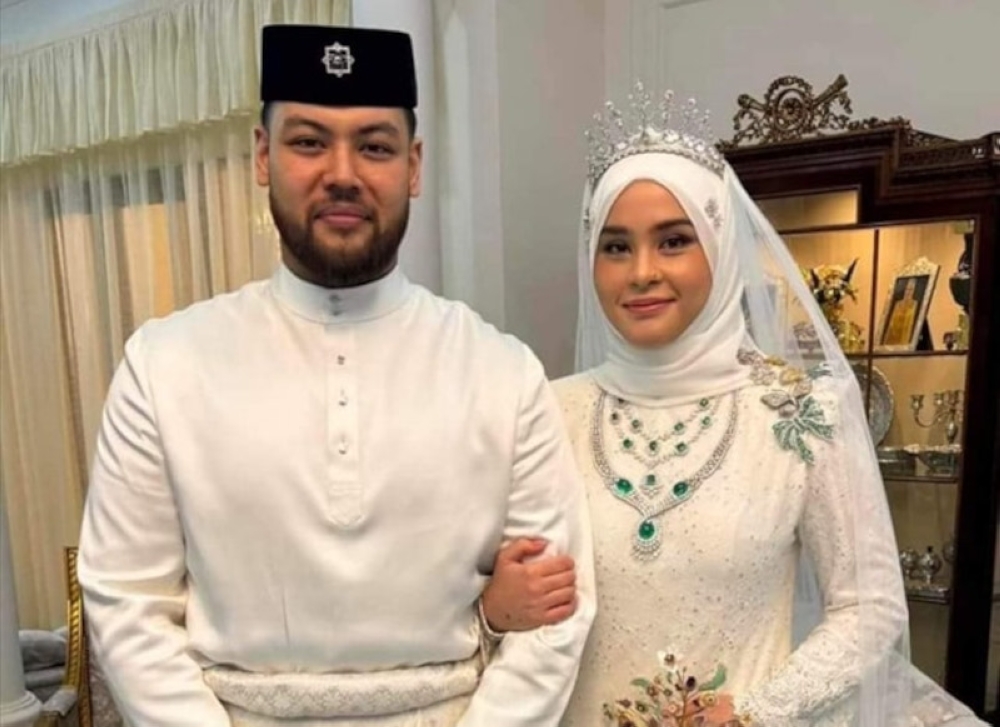 Pahang Sultan’s daughter Tengku Puteri Afzan and FD Idzham tie the knot (VIDEO) | Malay Mail