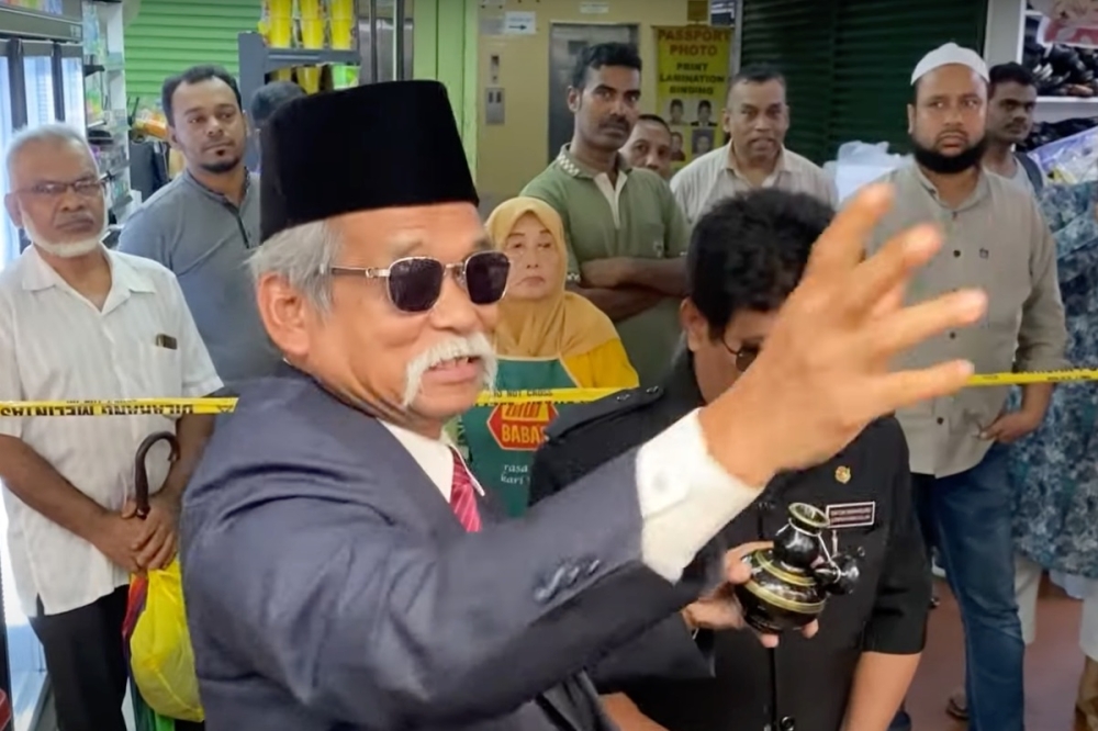 Religious affairs minister: FT Mufti’s office to call up ‘Raja Bomoh ...