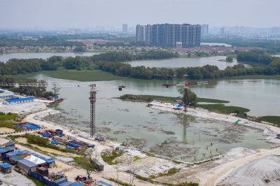 Fresh cracks emerge after Puchong embankment collapse; Fire Dept points ...
