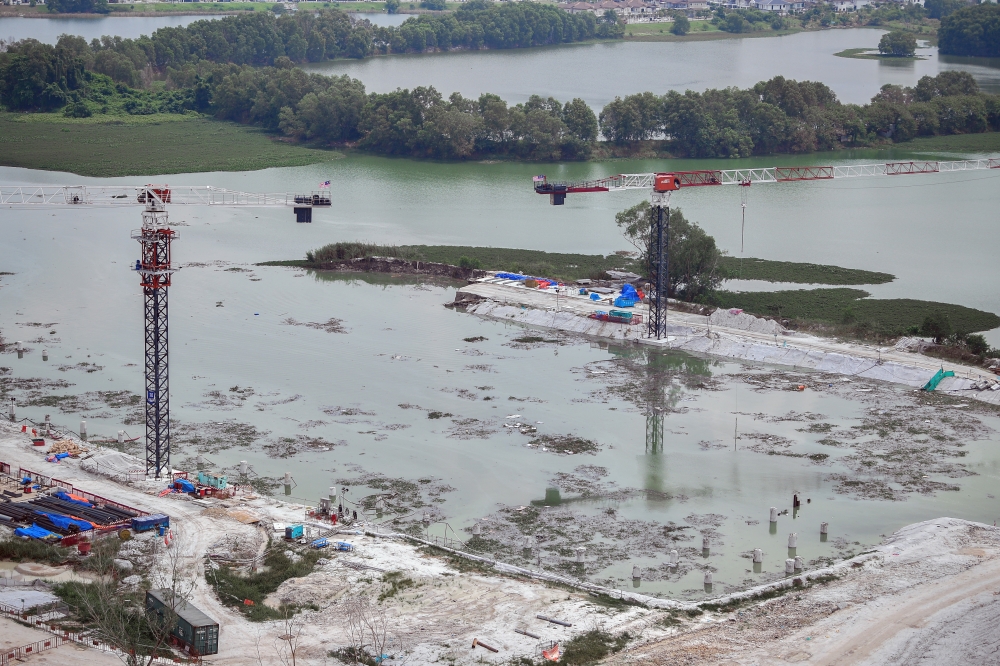 Gamuda’s stock falls by 12 sen after collapse of Puchong embankment ...