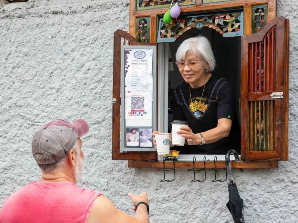 Meet Paulin Khoo, the 73-year-old grandmother who serves up coffee, chats from her kitchen ...