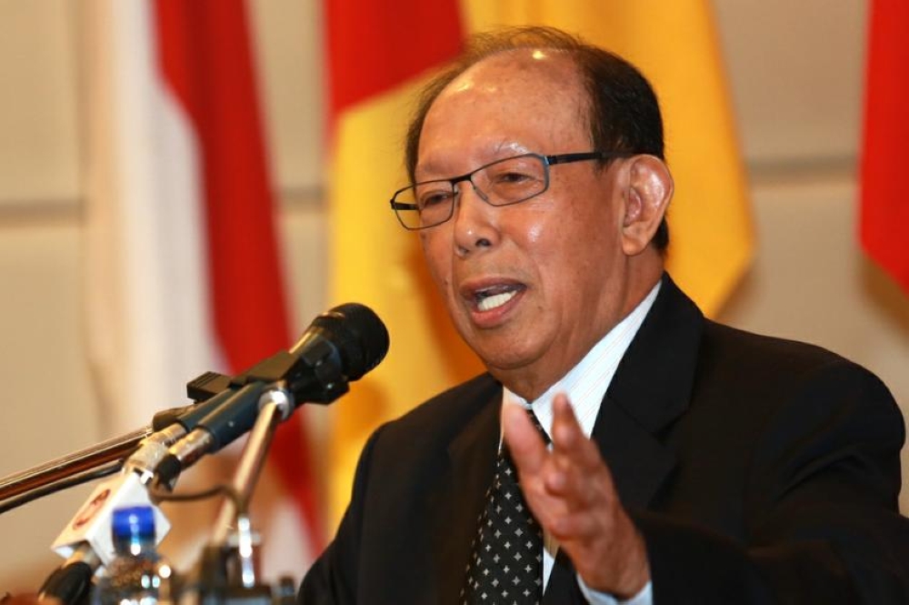 King consents to appointment of Musa Hitam as Chancellor of Darjah Yang ...