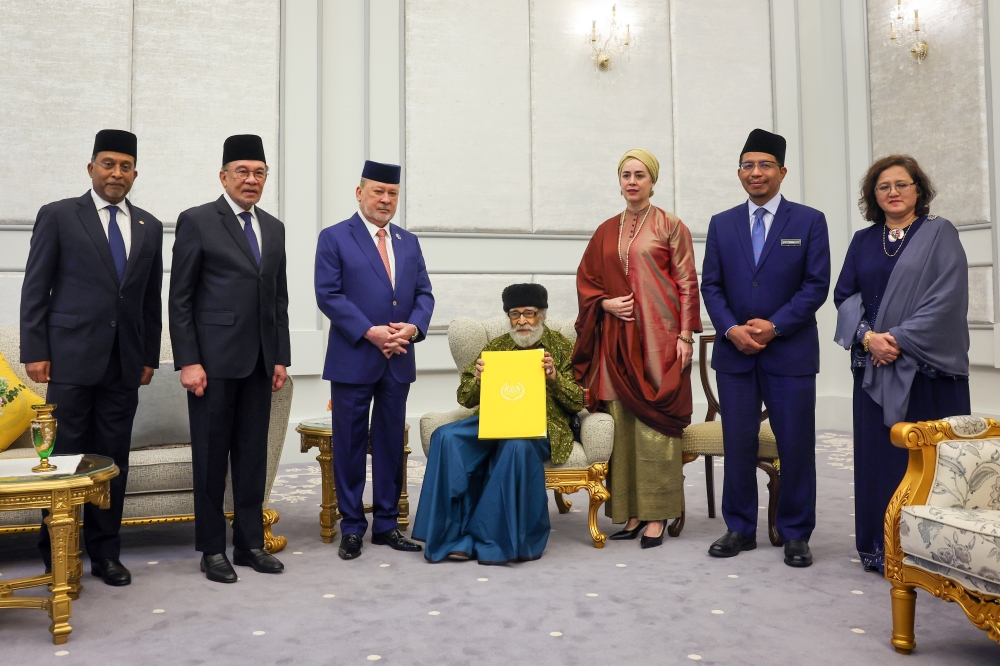Sultan Ibrahim bestows 'Royal Professor' title on Islamic scholar Syed ...