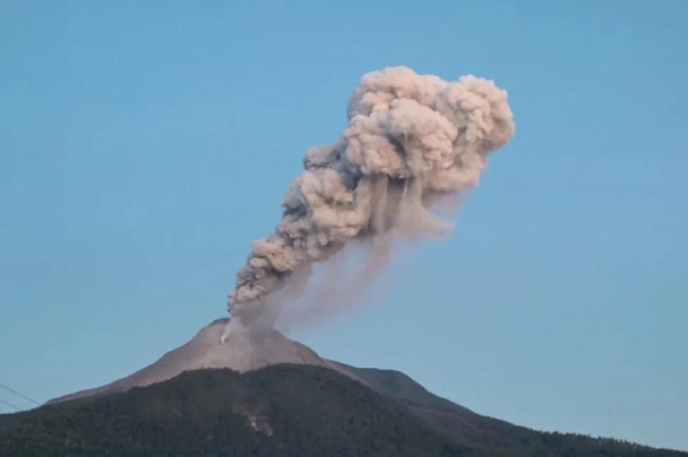At least nine killed after Indonesia’s Mount Lewotobi Laki-laki erupts ...