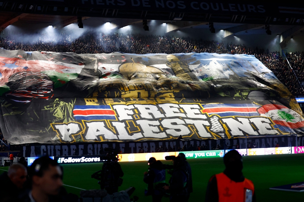 PSG fans unveil ‘Free Palestine’ banner as France vs Israel Paris game ...