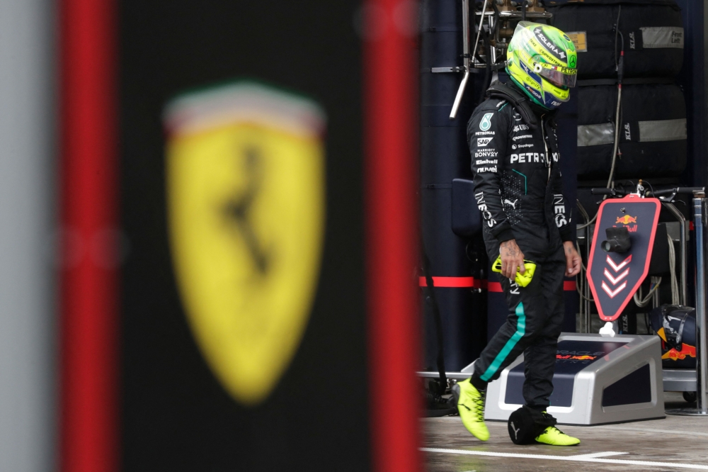 Mercedes confirms Hamilton to drive last three races despite Ferrari ...