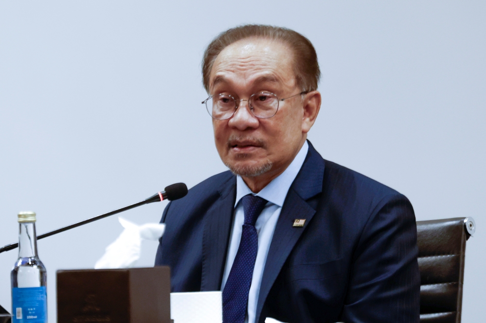Anwar departs Cairo for Arab-Islamic summit in Riyadh on Israeli ...