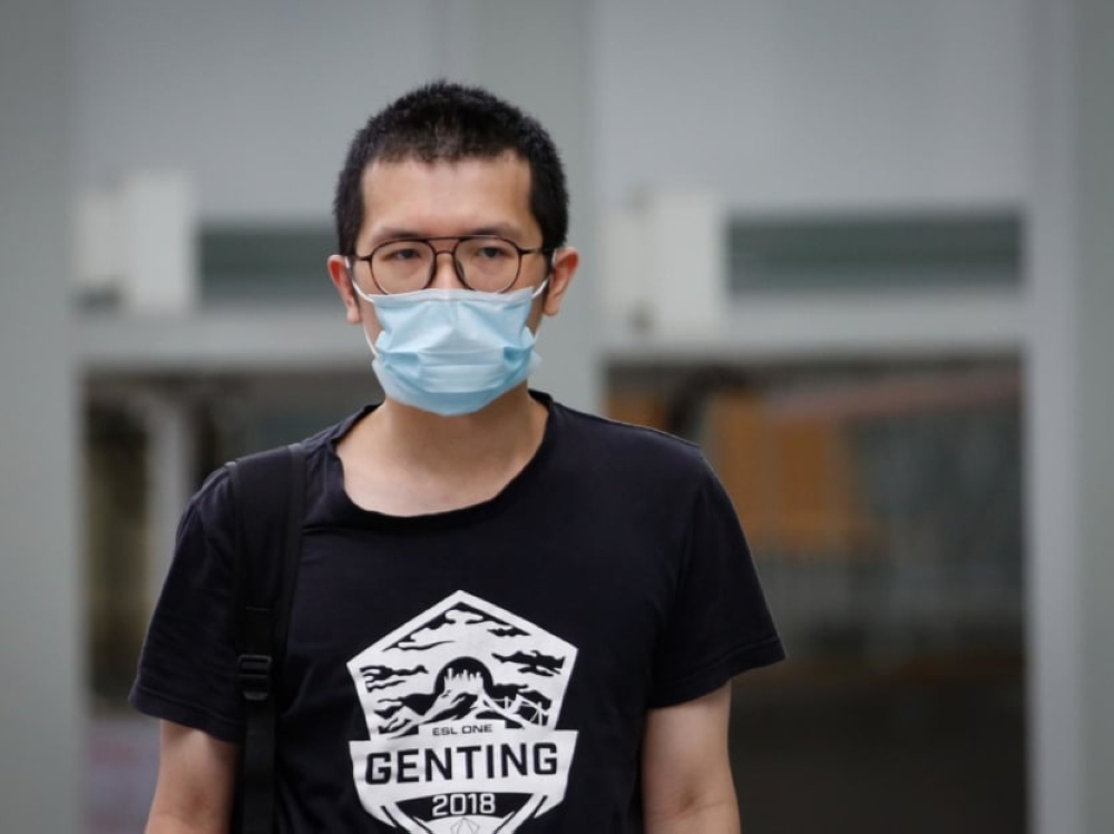 Passport woes keep fugitive Singapore lawyer Charles Yeo in UK custody ...