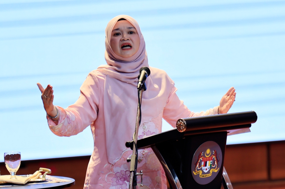 Education minister defends decision to hold SPM Malay oral test amid ...