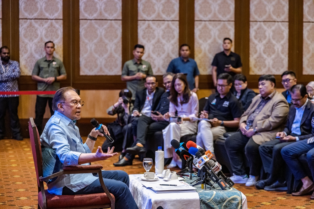 PM Anwar: Cabinet agrees for govt to continue special aid for ...