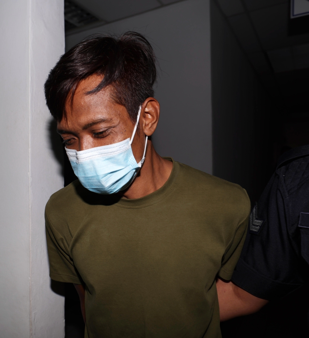 Tour bus driver fined RM6,000 for vandalising Taiwanese woman’s car in ...