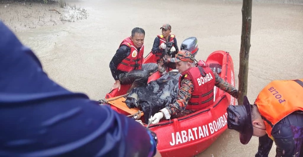 Unidentified man’s body, with broken leg, found nude and covered in mud ...