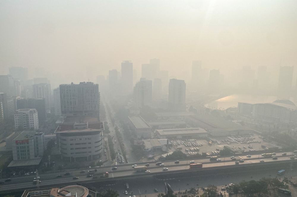 Thick smog blankets Hanoi, now world’s most polluted city; residents ...