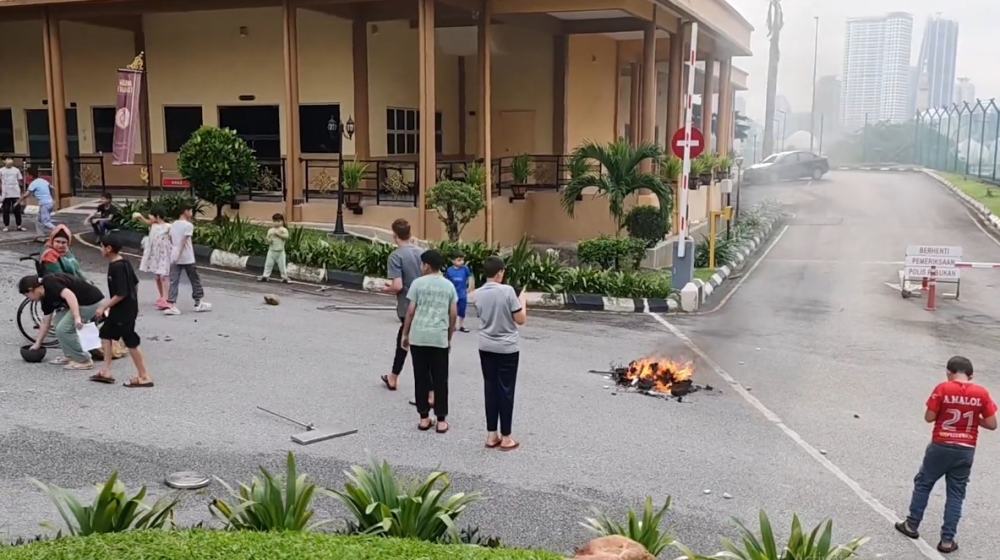 Armed Forces confirms commotion at Wisma Transit as Palestinians push ...