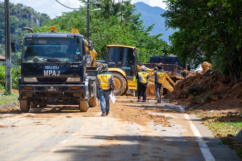 Works minister says at least RM101.57m to fix flood-damaged roads ...