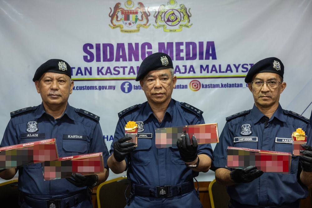 Kelantan Customs shootout leads to seizure of RM1m cigarette smuggling ...