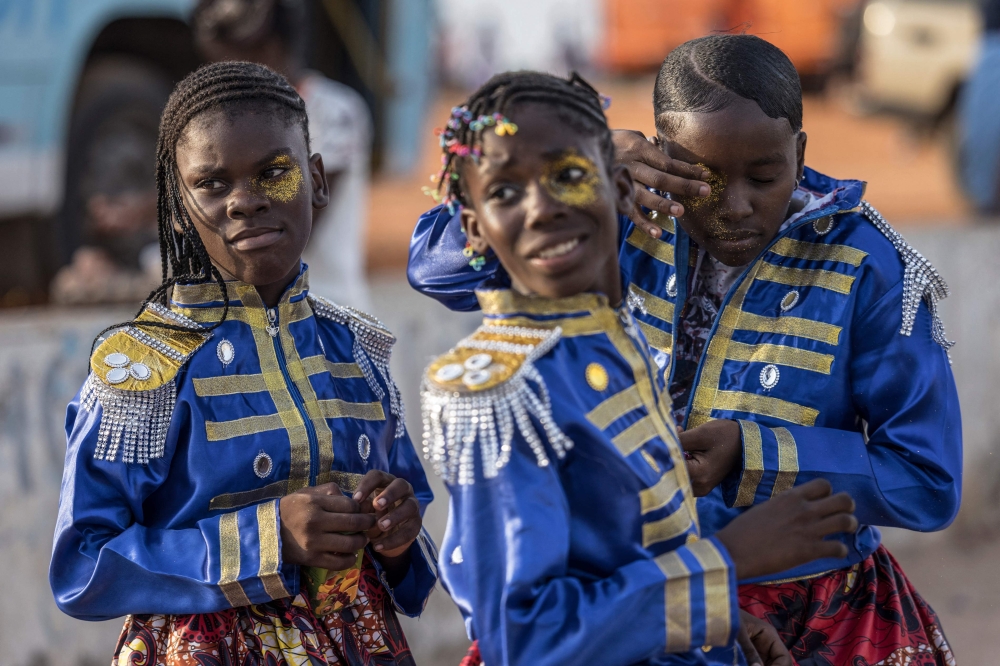Angola’s carnival kicks off with vibrant semba dance, celebrating 50 ...