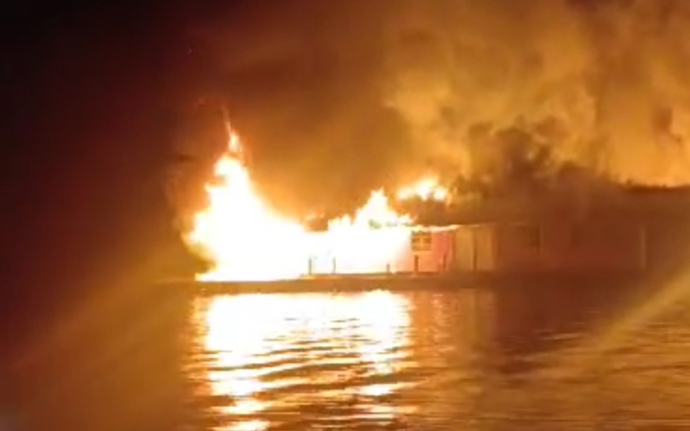 Raft house owner loses RM3m as fire destroys floating accommodation ...