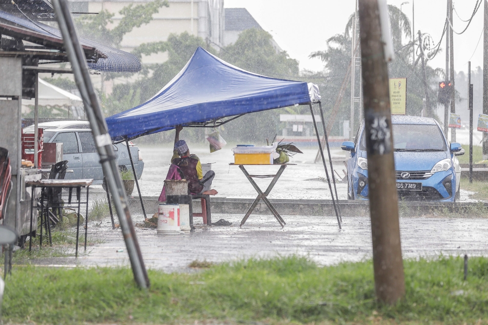 Bad weather alert: 12 states, KL and Putrajaya to face storms, heavy ...