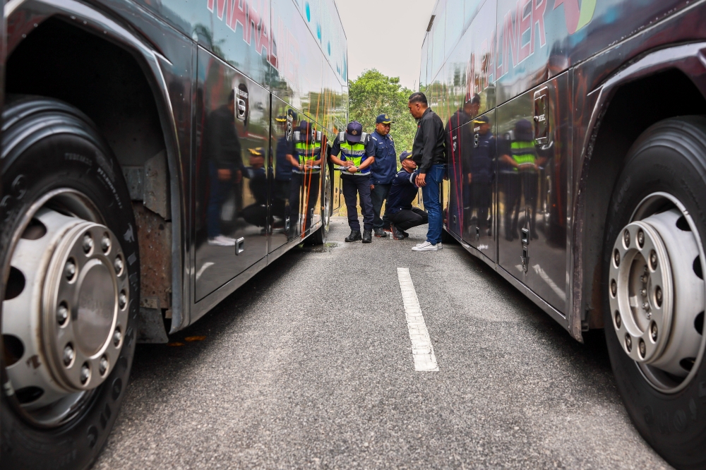 Kedah JPJ to fine express bus drivers who drop passengers in ...