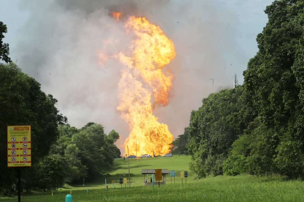 Petronas confirms gas pipeline fire in Puchong, says affected line ...