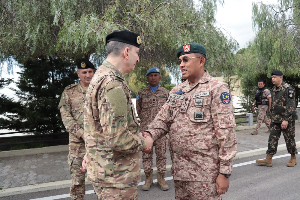 MAF chief visits Lebanon to boost morale, assess readiness of Malbatt ...