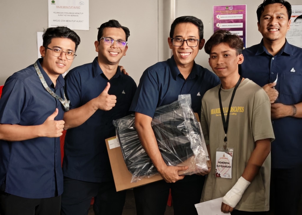 Putra Heights fire: Students get laptops, mobile phones next as MCMC rolls out tech aid | Malay Mail