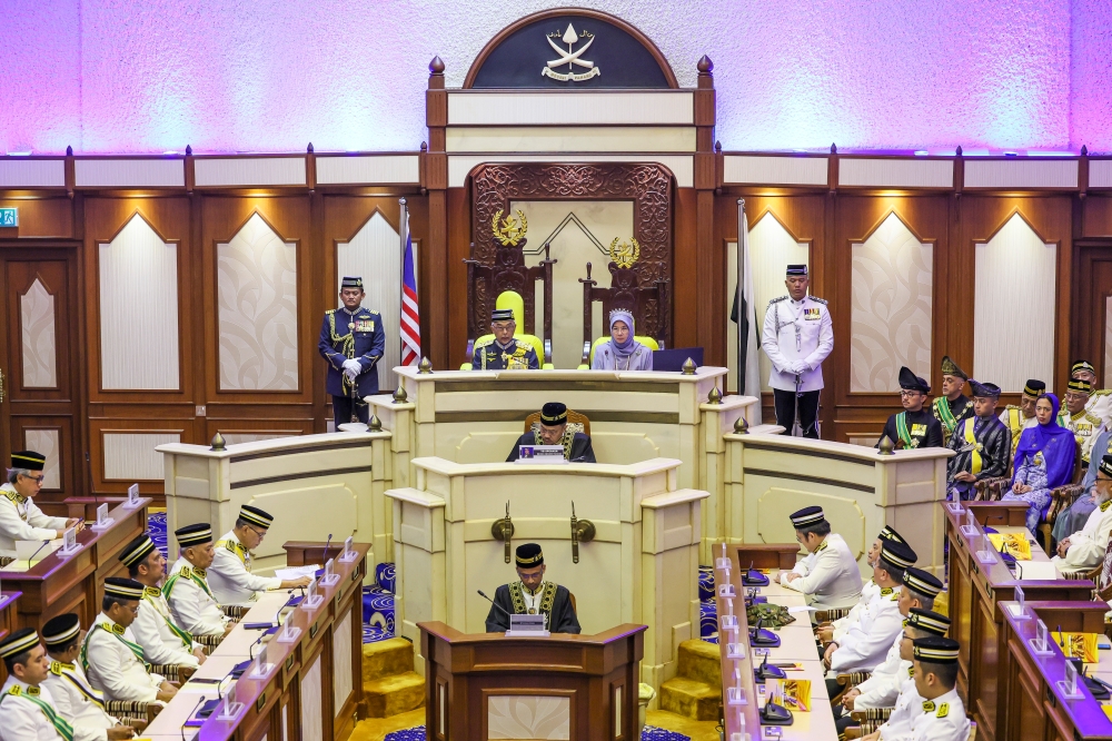 Pahang Sultan pays tribute to Pak Lah as statesman of noble character ...