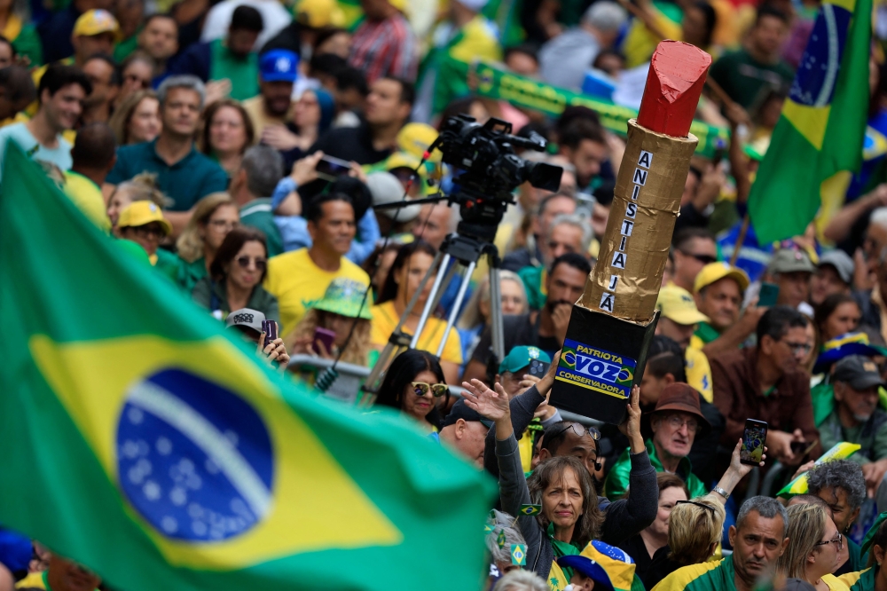 Debora Rodrigues: Brazilian hairdresser facing prison for lipstick ...