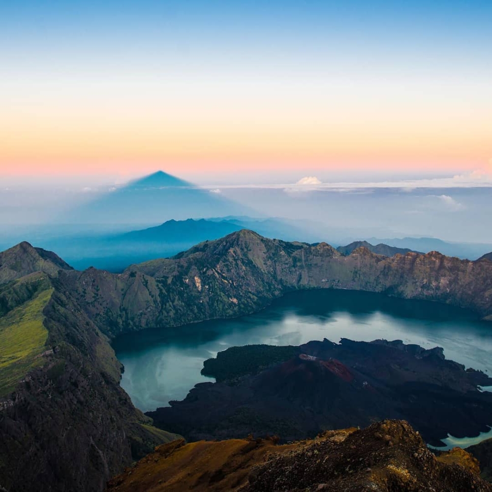 Malaysian climber falls on Indonesia's Mount Rinjani, search underway ...
