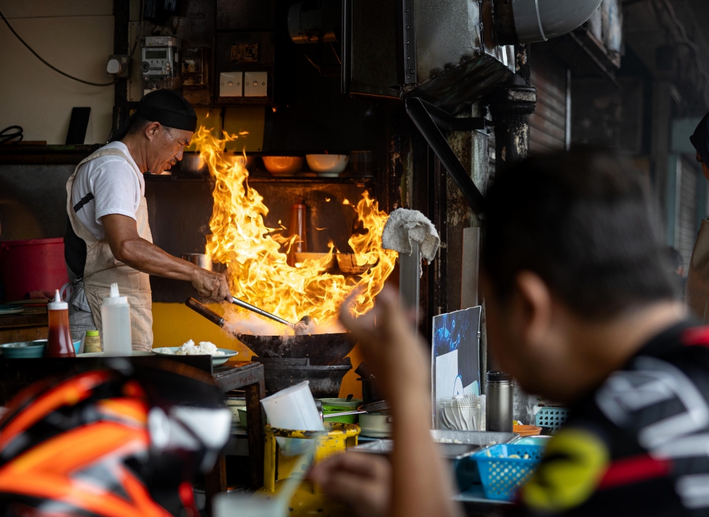 ‘Mi tikus’ and the man behind the flames: Ipoh’s viral noodle craze ...
