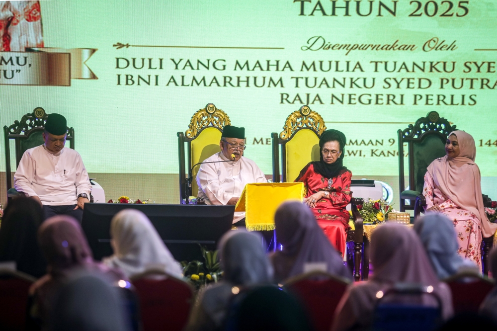 Perlis Ruler urges Muslims to reject superstitions and deviant ...