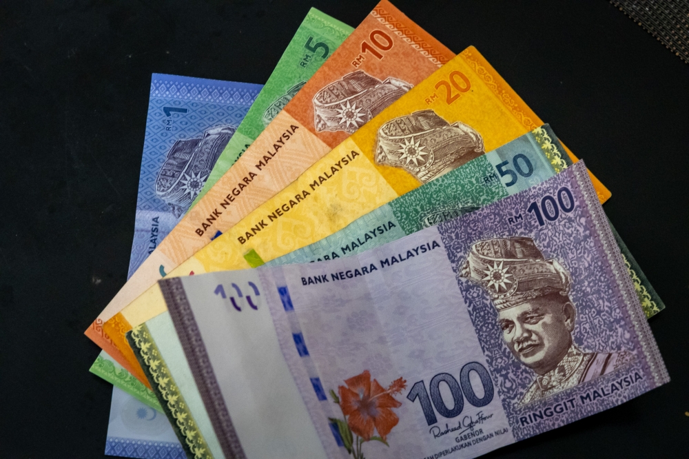 Ringgit strengthens against US dollar as Fed tariff caution weighs on ...