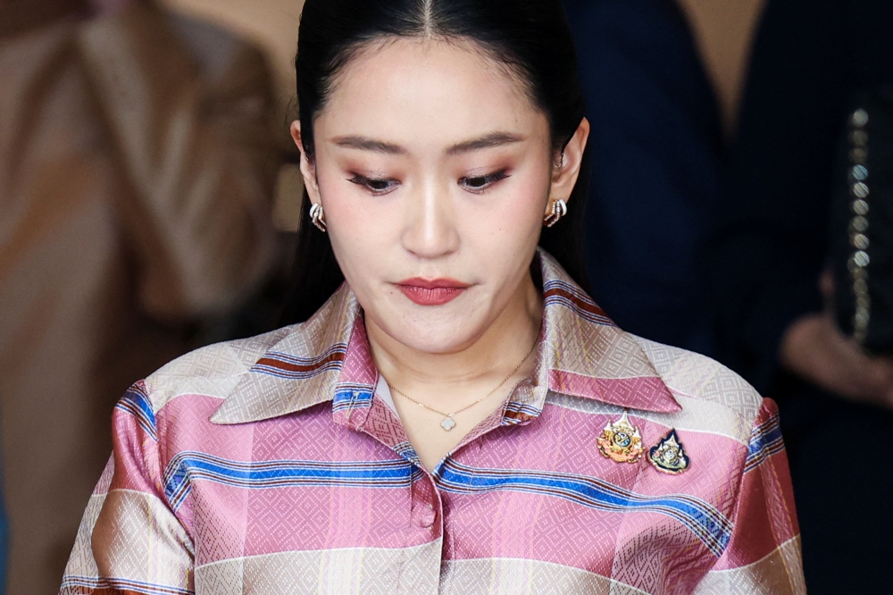 Thai PM, Cambodia’s Hun Sen visit tense border amid troop buildup and ...