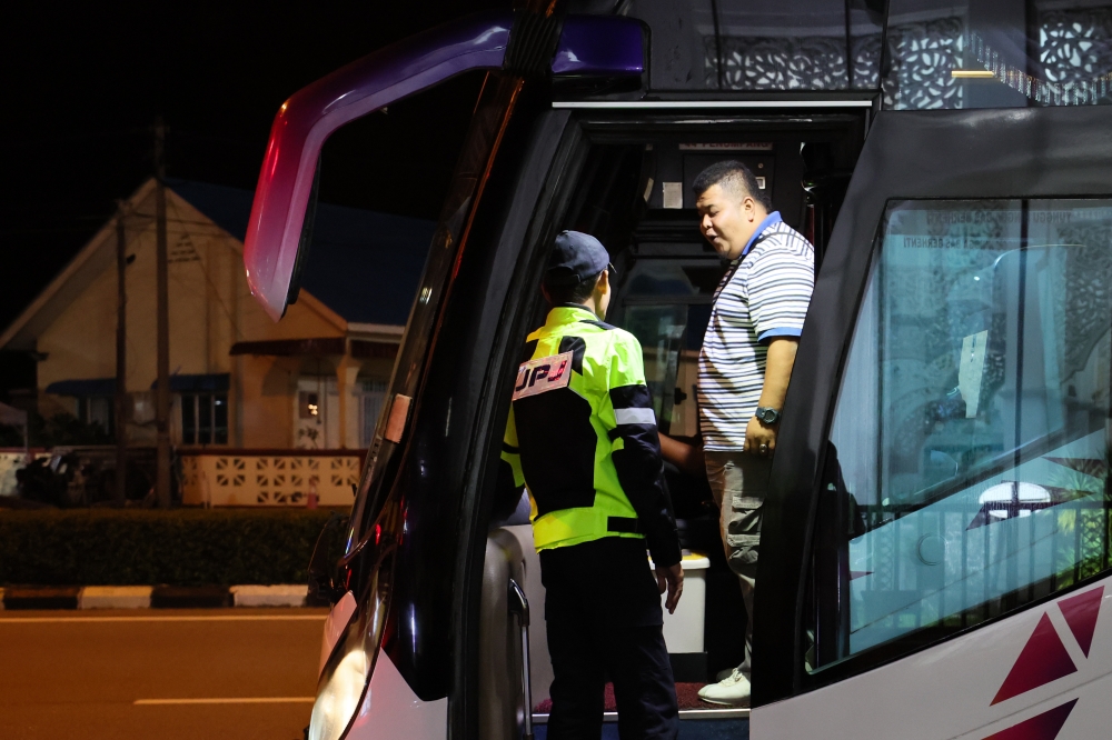 Express bus driver, three passengers fined for not wearing seat belts ...