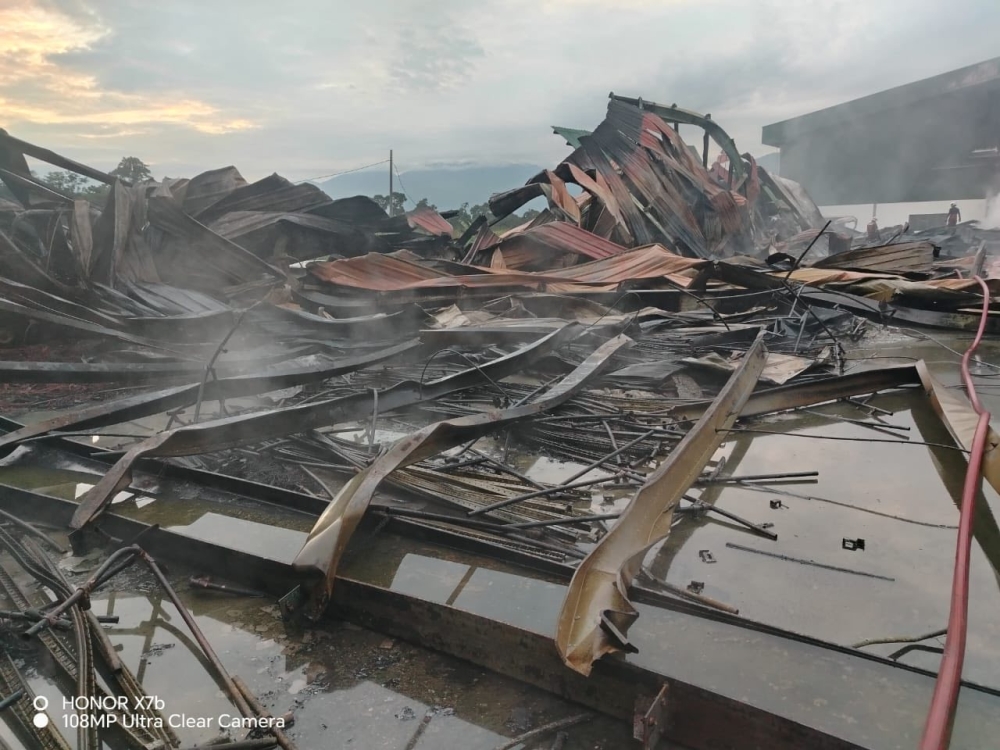 Pre-dawn fire guts wire harness store for Perodua factory in Batang ...