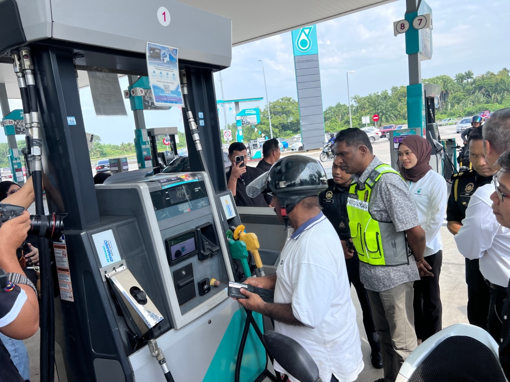 Smooth Budi95 Rollout in Penang; KPDN to conduct random checks, says ...