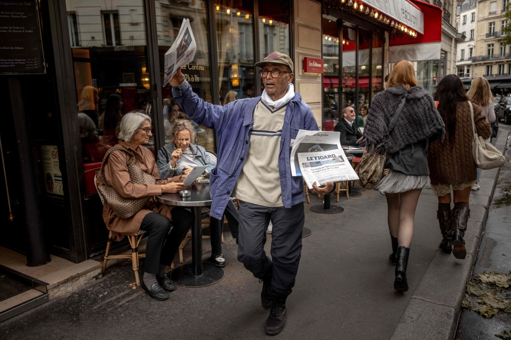 Meet Ali Akbar, the last paper hawker in Paris who still shouts the ...