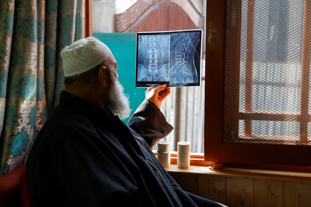 Kashmir’s ancient bonesetting practice challenges modern medicine, with ...