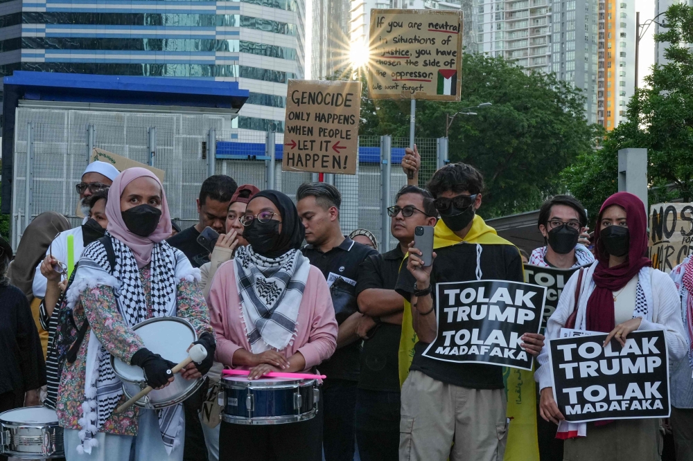 Heavy police presence as second anti-Trump protest unfolds near Ampang ...