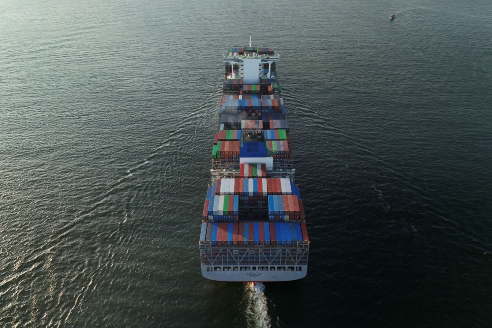 Collision with Singapore container ship sinks Chinese vessel off ...
