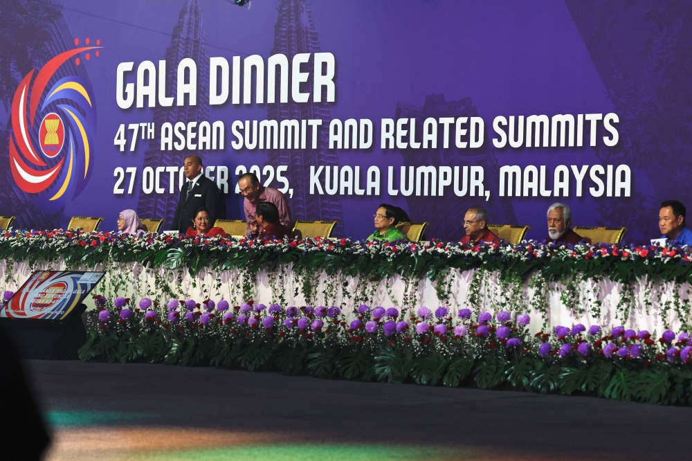Anwar, Dr Wan Azizah host star-studded gala dinner celebrating Asean ...