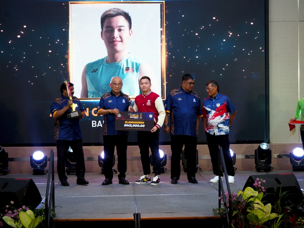 Aaron Chia eyes SEA Games glory after bagging Melaka Sportsman of the ...