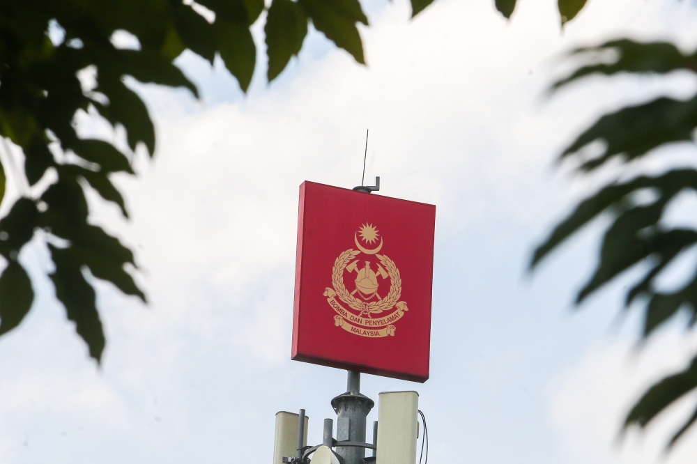 Sarikei blaze claims life of 97‑year‑old, destroys vehicles and storage ...