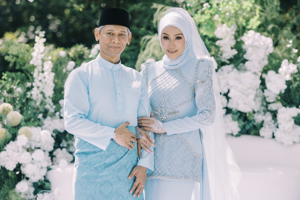 With just one ‘lafaz’, singer‑actress Erra Fazira marries Mr E in ...