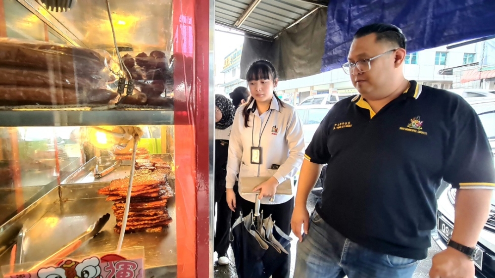 Sibu targets ‘bak kwa’ outlets after fur complaint, steps up hygiene ...